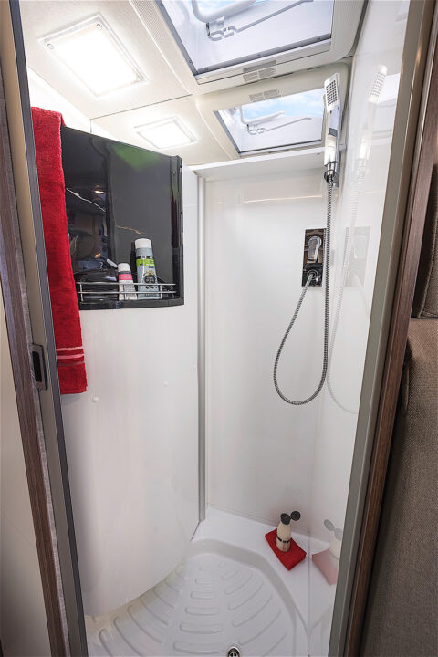 Summit Prime 600 high-end buscamper met tal van extra's!