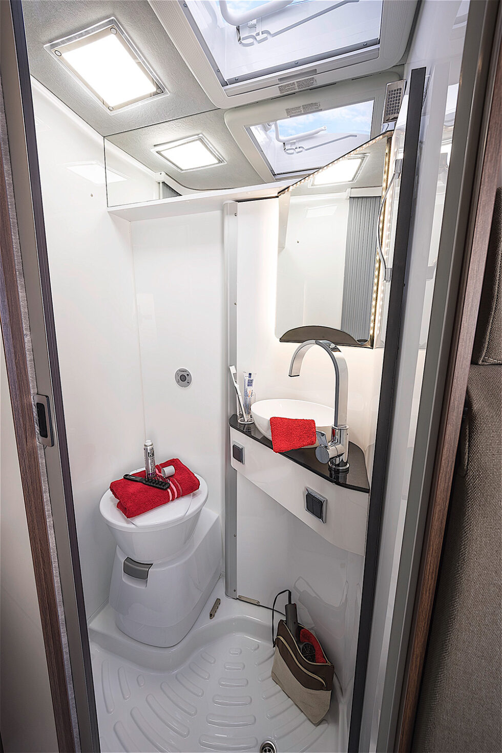 Summit Prime 600 high-end buscamper met tal van extra's!